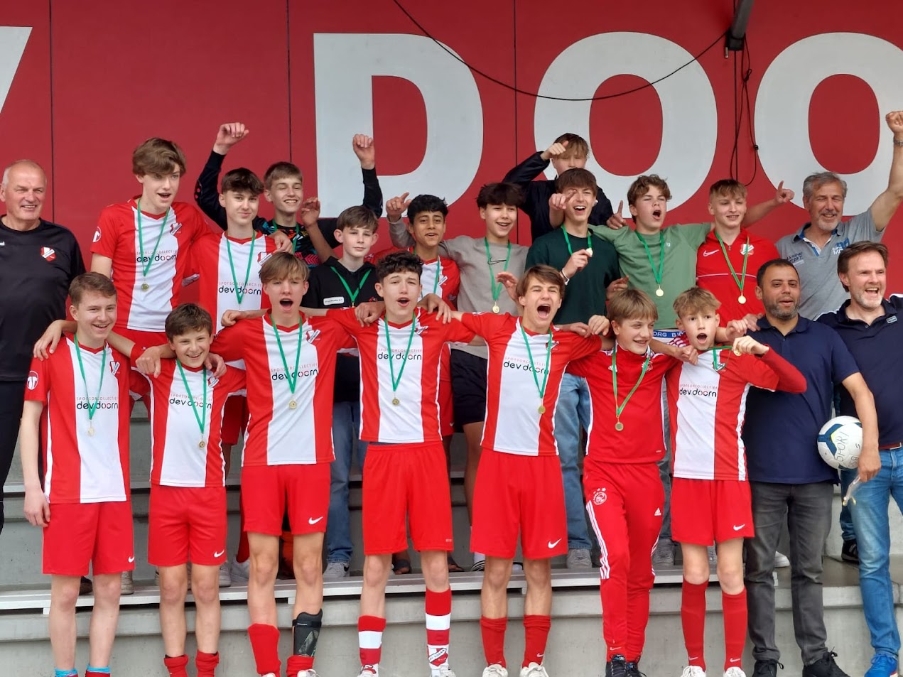 DEV Doorn JO15-2 KAMPIOEN van de 2e Klasse – seizoen 2023/2024 | DEV Doorn