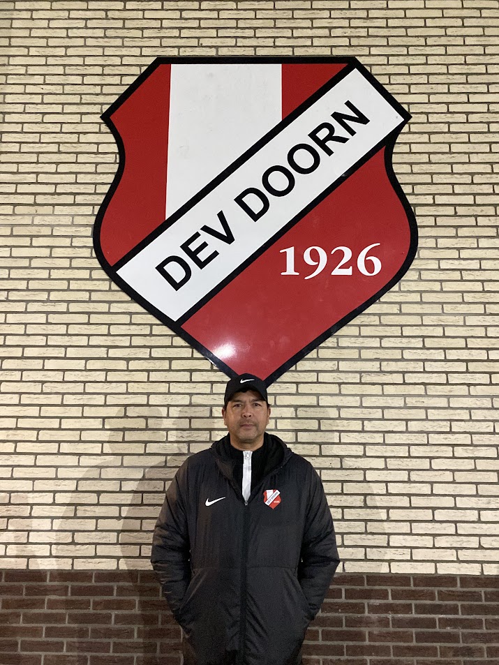 Roger d'Hollosy kondigt afscheid aan als hoofdtrainer van DEV Doorn ...