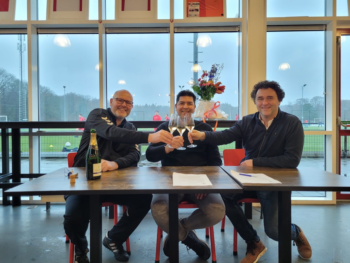 Roger d’Hollosy wordt definitief de nieuwe hoofdtrainer | DEV Doorn